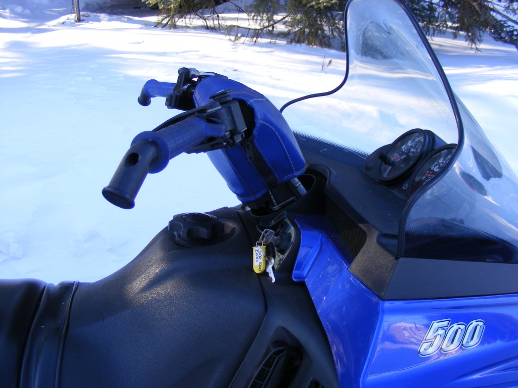 Raised handlebars with handlebar hooks
